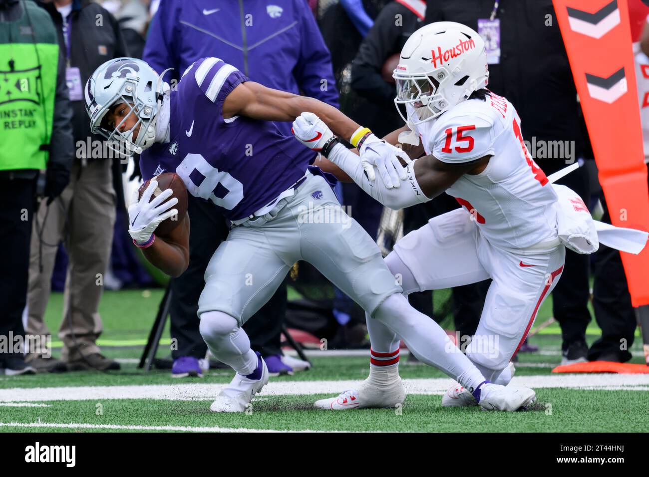 Kansas State wide receiver Phillip Brooks (8) breaks free from a tackle ...