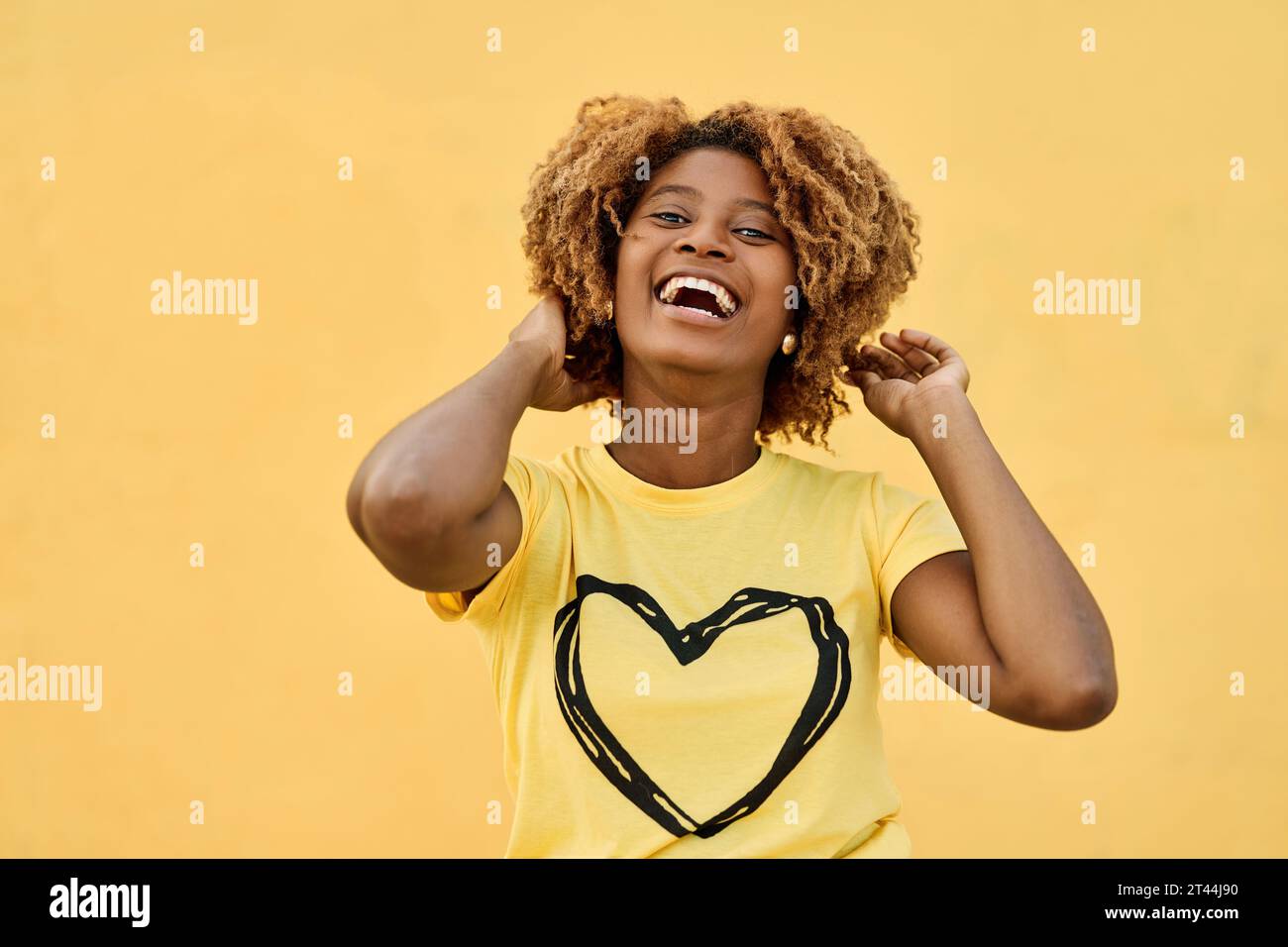 Radiant afro woman smiling hi-res stock photography and images - Alamy