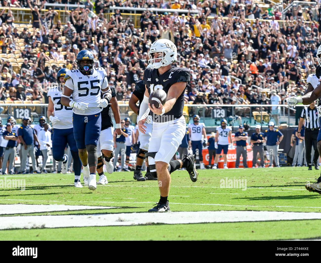 Orlando, FL, USA. 28th Oct, 2023. UCF quarterback John Rhys Plumlee (10 ...