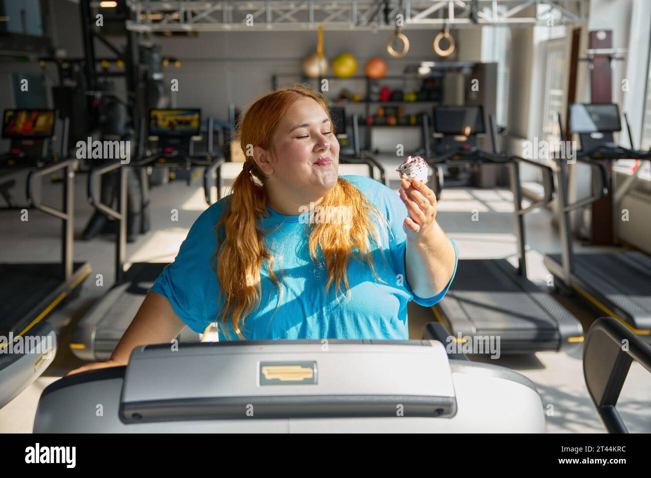 Woman struggle treadmill hi-res stock photography and images - Alamy