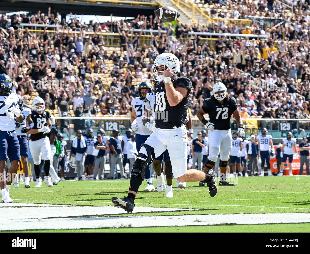 Orlando, FL, USA. 28th Oct, 2023. UCF quarterback John Rhys Plumlee (10 ...