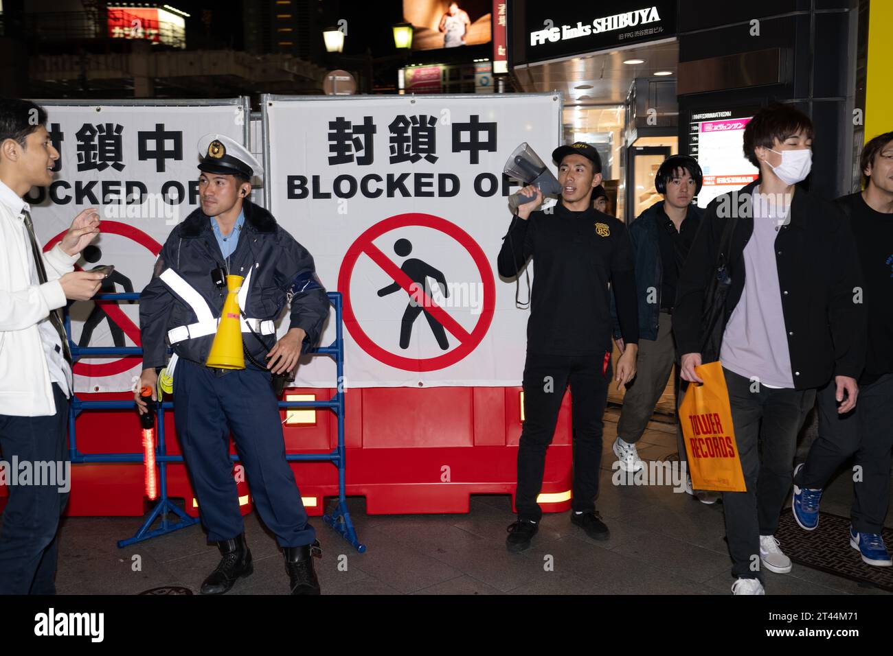 Tokyo, Japan. 28th Oct, 2023. Tokyo Metropolitan Police officers ...