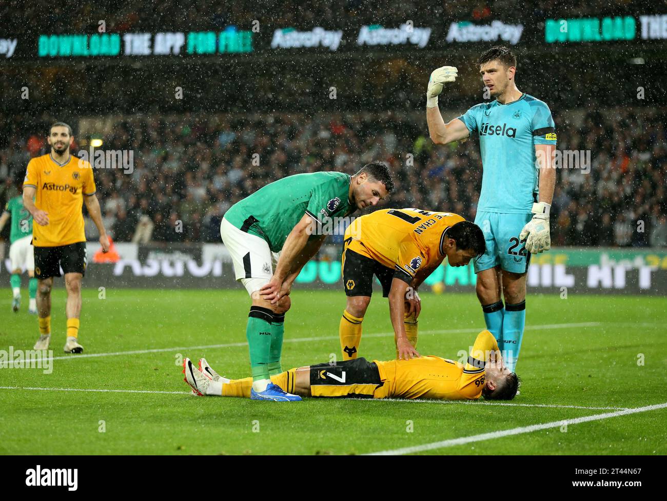 After pulling his hamstring hi-res stock photography and images - Alamy