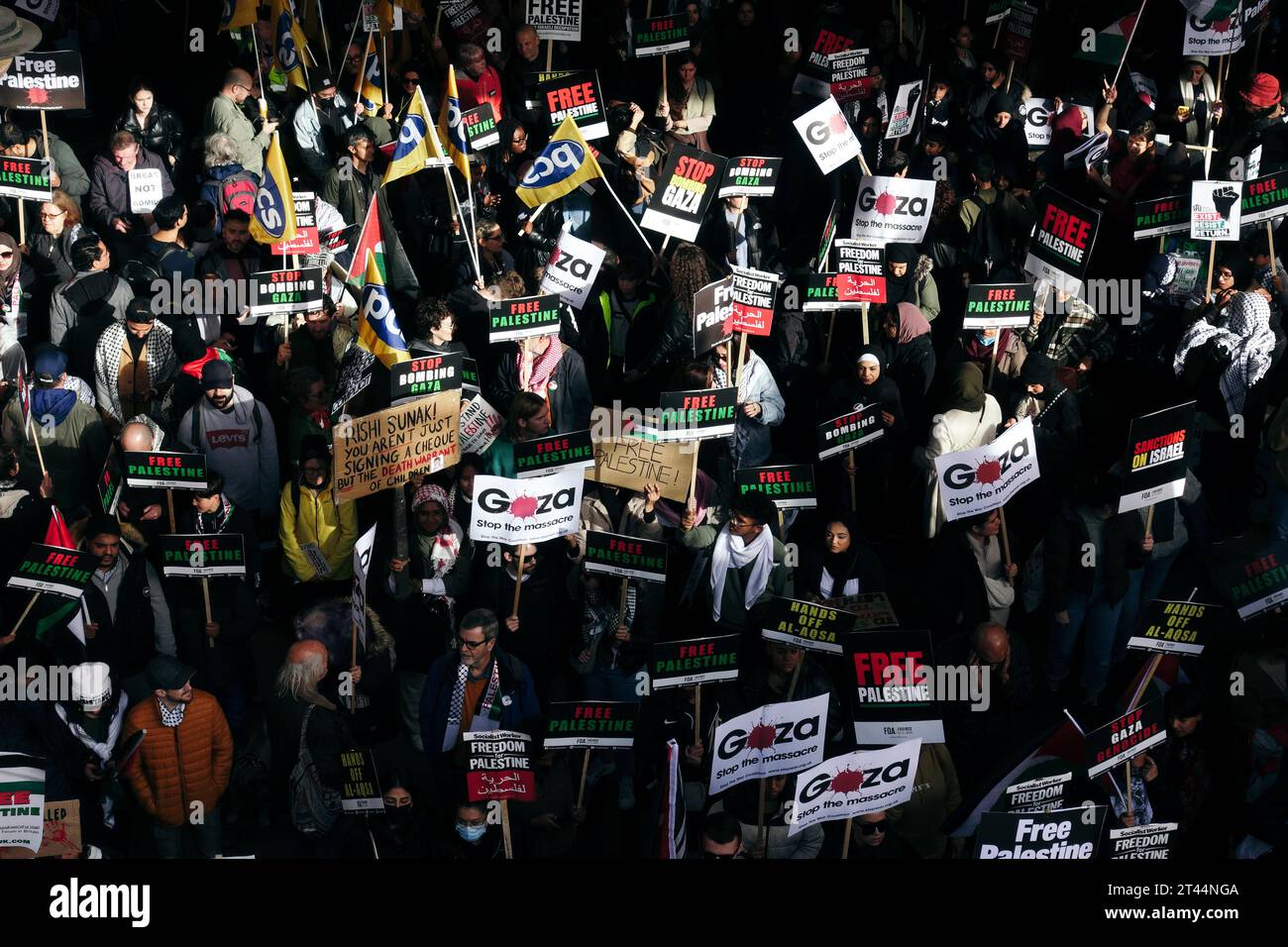 London, UK. 28th October 2023 Estimated hundreds of thousands march in ...