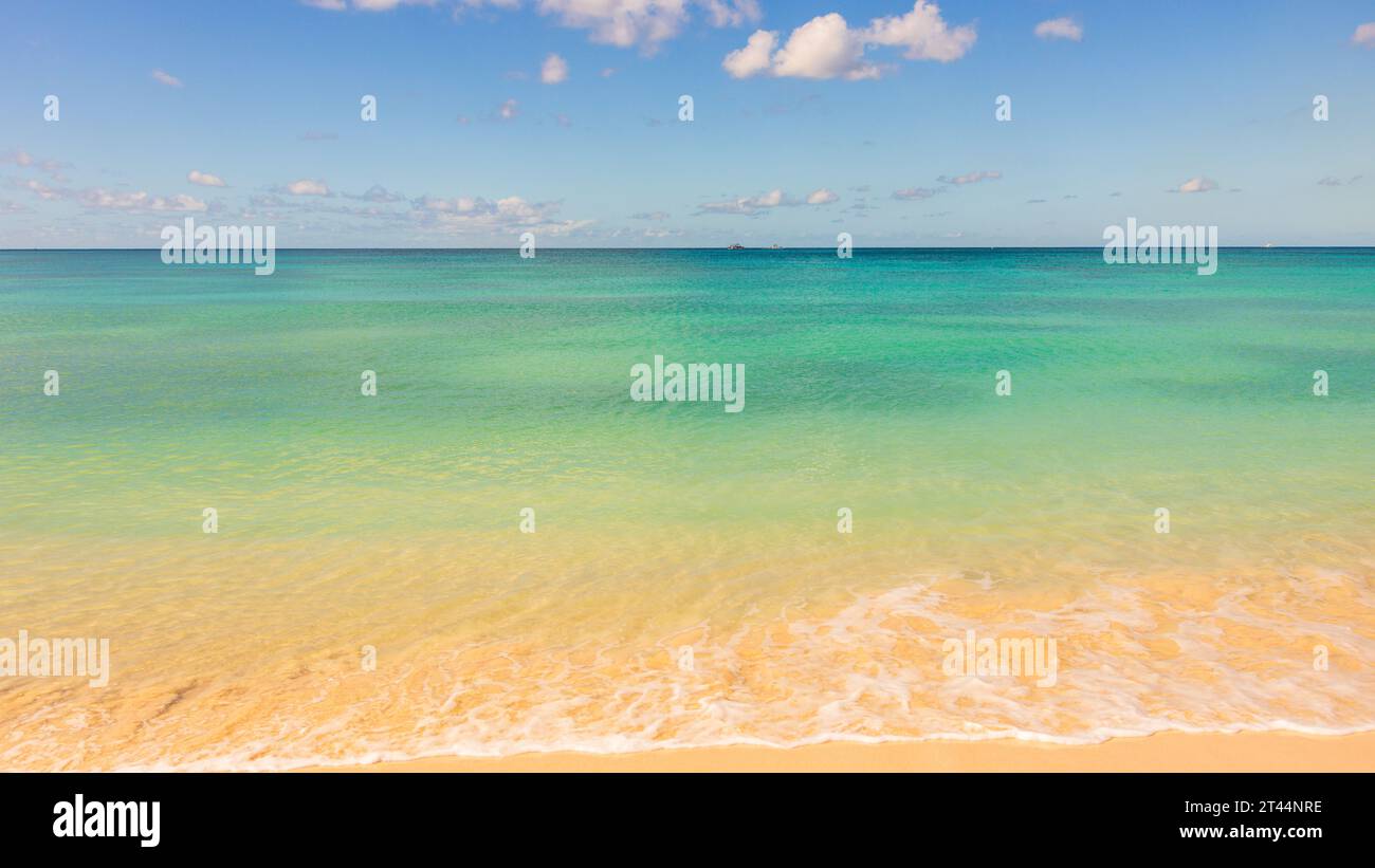 Sandy coastlines of barbados hi-res stock photography and images - Alamy