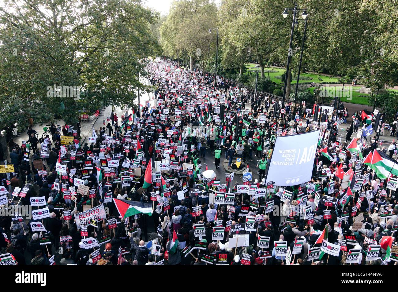 London, UK. 28th October 2023 Estimated hundreds of thousands march in ...