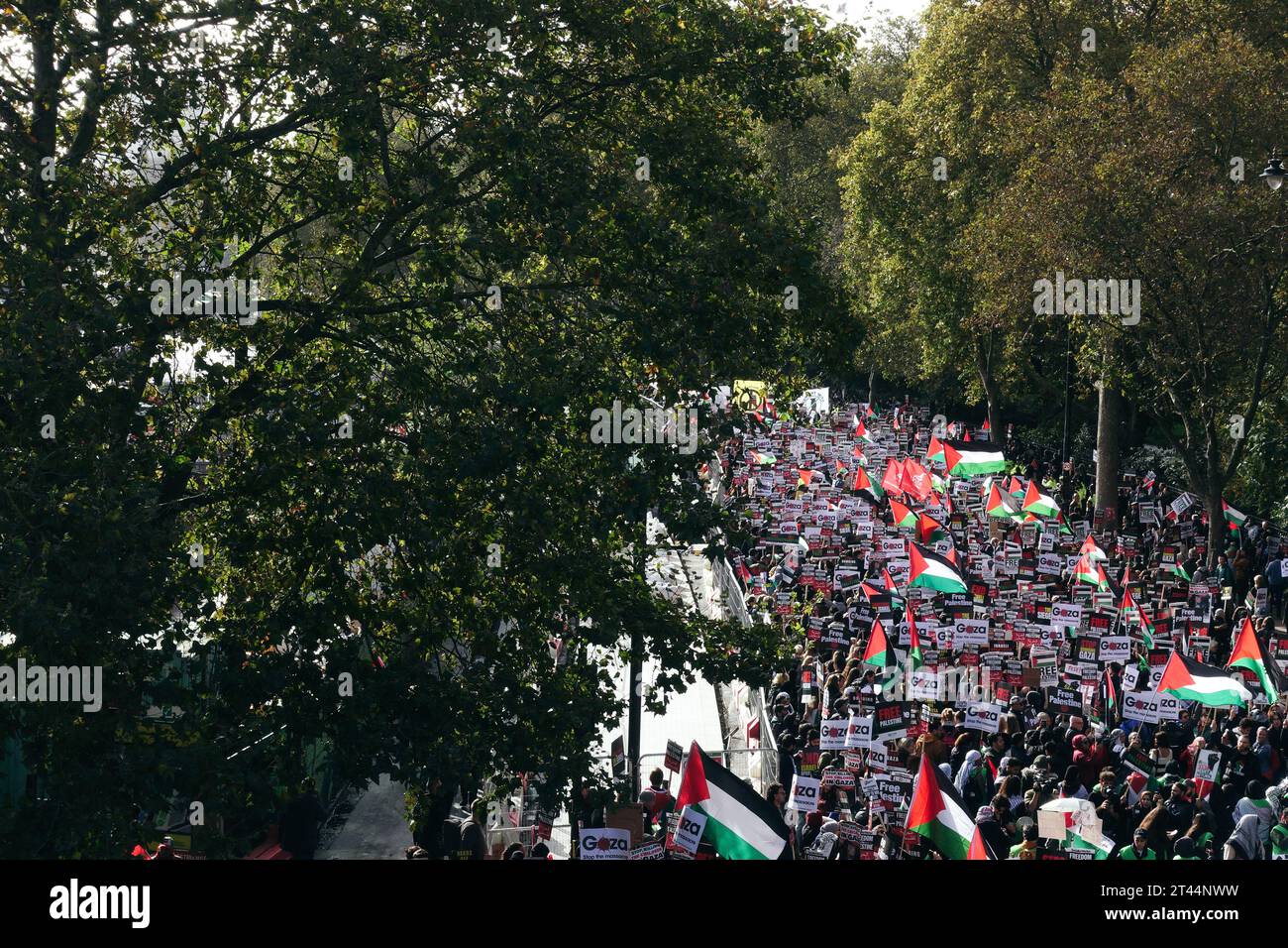 London, UK. 28th October 2023 Estimated hundreds of thousands march in ...