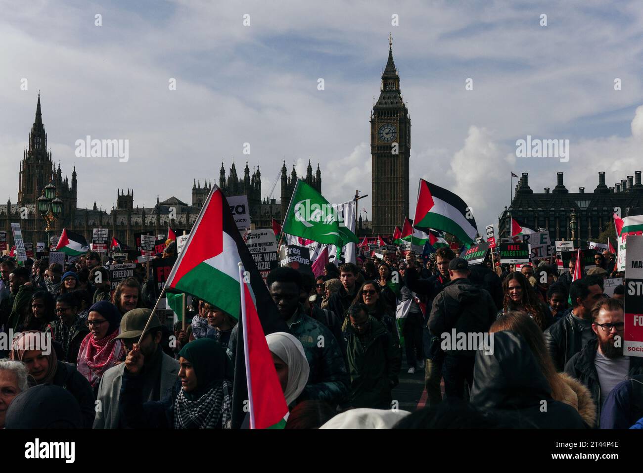 London, UK. 28th October 2023 Estimated hundreds of thousands march in ...