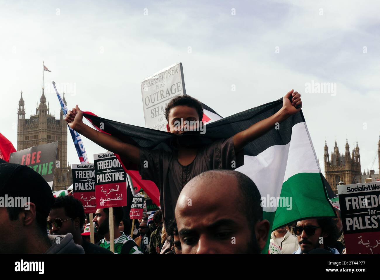 London, UK. 28th October 2023 Estimated hundreds of thousands march in ...