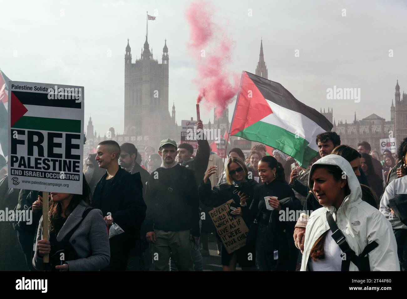 London, UK. 28th October 2023 Estimated hundreds of thousands march in ...