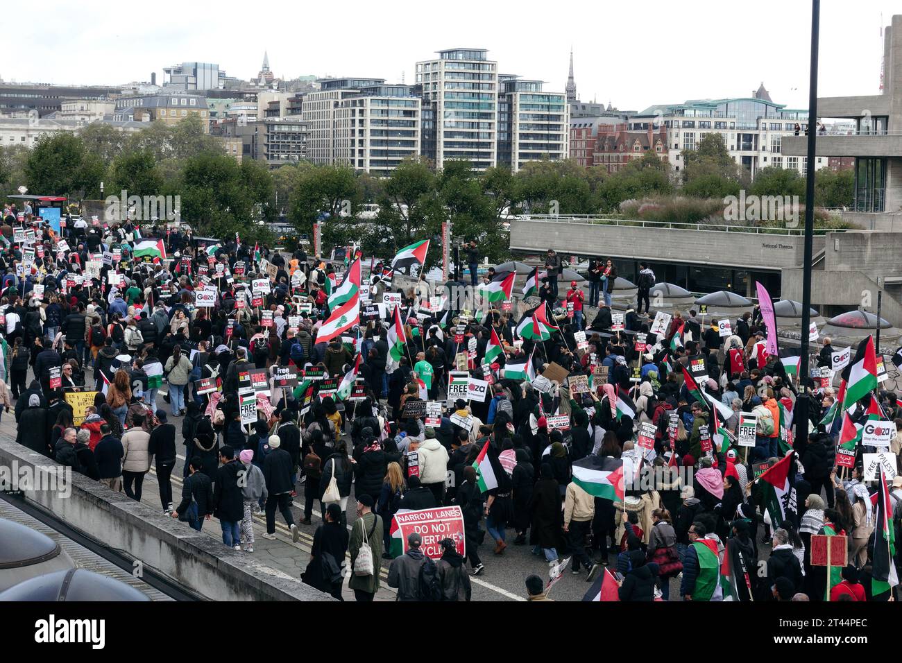 Palestine protest waterloo bridge hi-res stock photography and images ...
