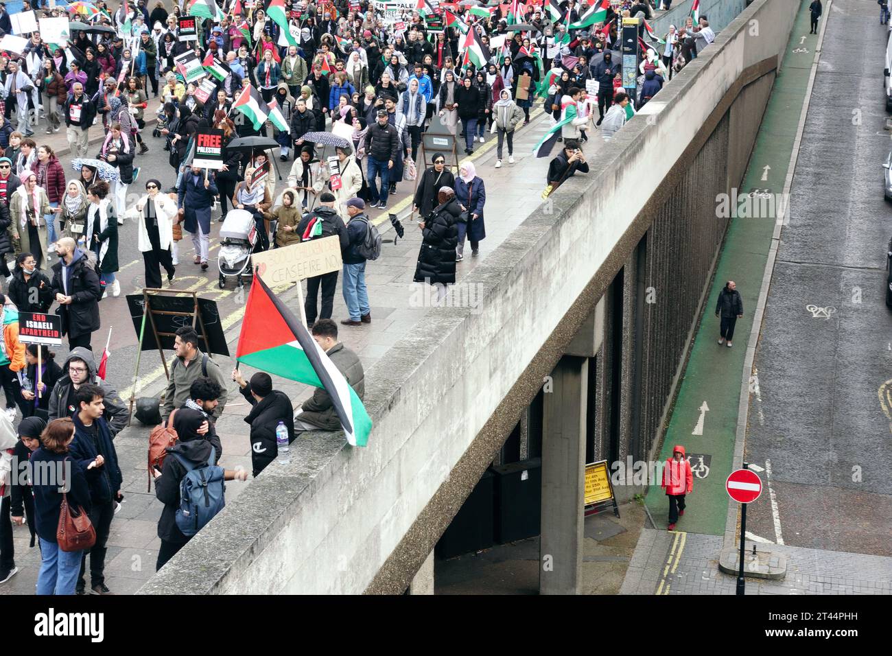 Palestine protest waterloo bridge hi-res stock photography and images ...