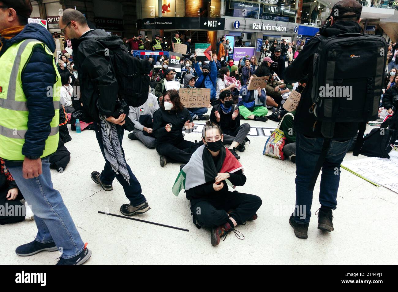 London, UK. 28th October 2023 Estimated hundreds of thousands march in ...