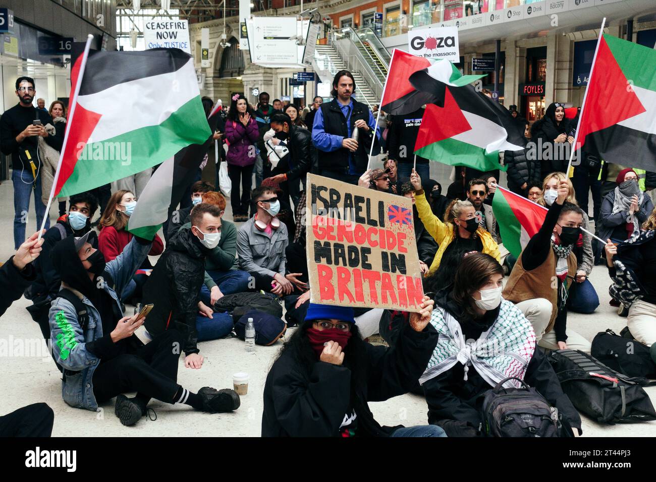 London, UK. 28th October 2023 Estimated hundreds of thousands march in ...