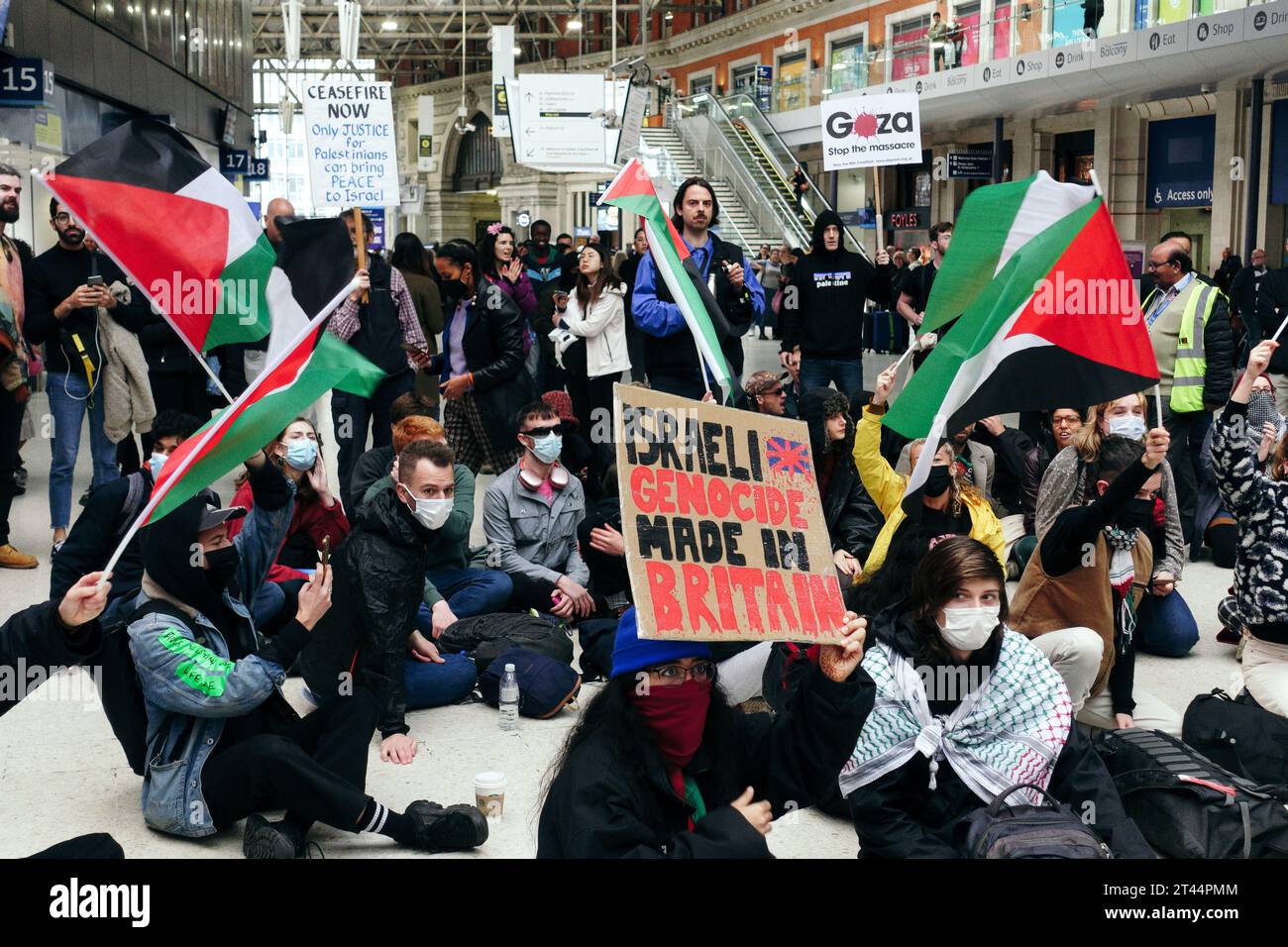 Palestine protest waterloo bridge hi-res stock photography and images ...