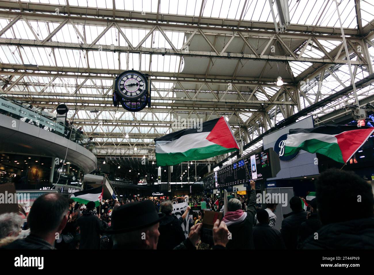 London, UK. 28th October 2023 Estimated hundreds of thousands march in ...