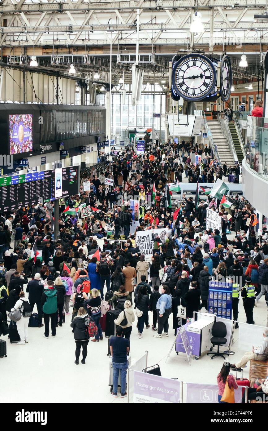 Palestine protest waterloo bridge hi-res stock photography and images ...
