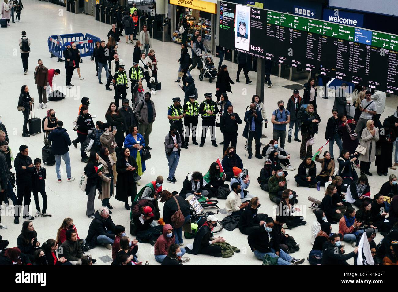 London, UK. 28th October 2023 Estimated hundreds of thousands march in ...