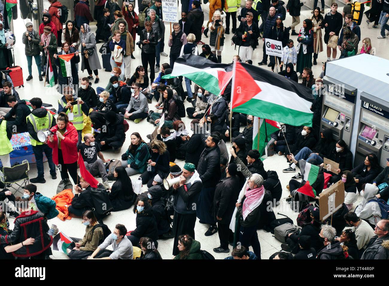 London, UK. 28th October 2023 Estimated hundreds of thousands march in ...