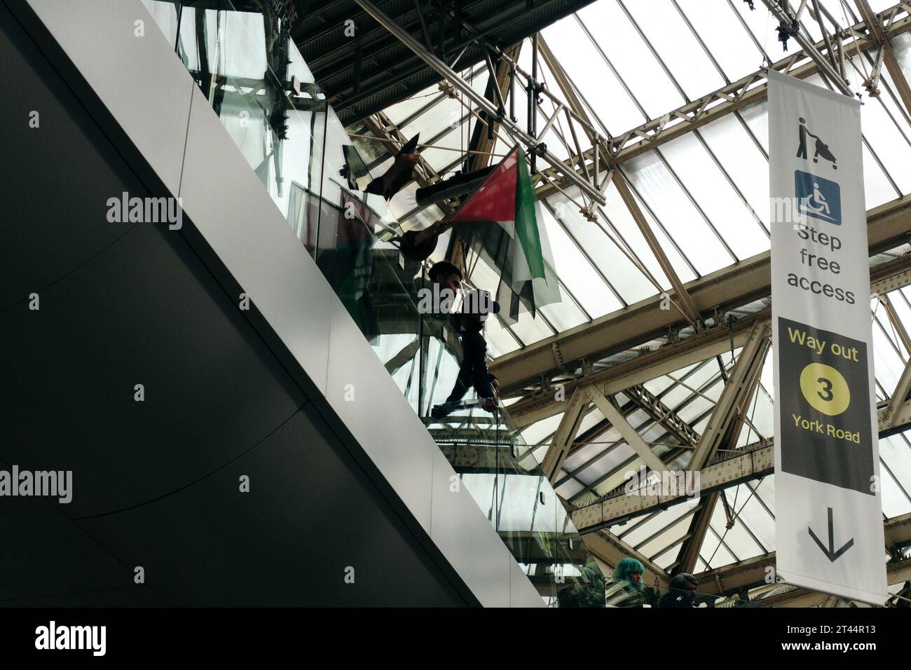 London, UK. 28th October 2023 Estimated hundreds of thousands march in ...