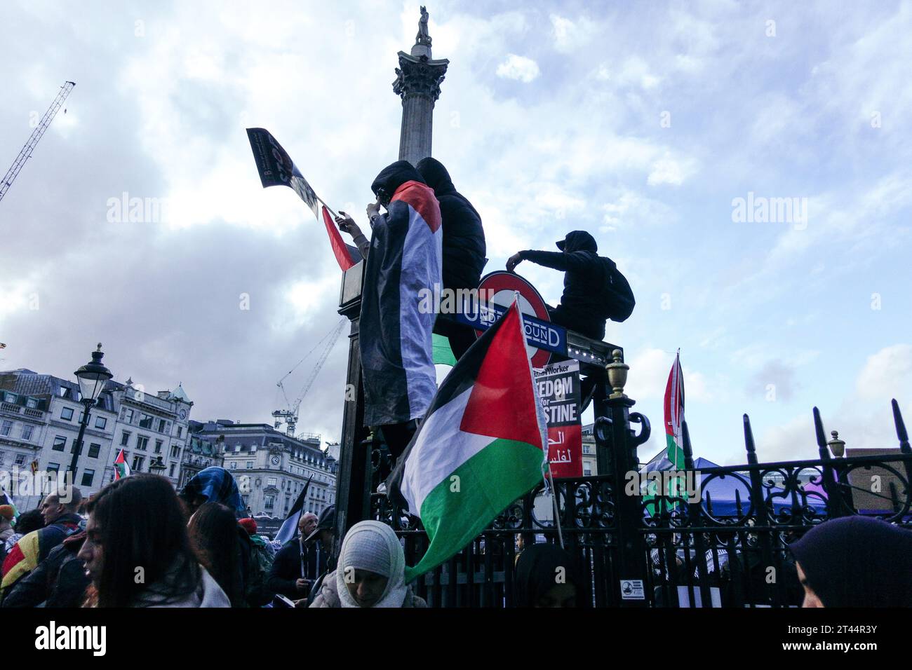 London, UK. 28th October 2023 Estimated hundreds of thousands march in ...