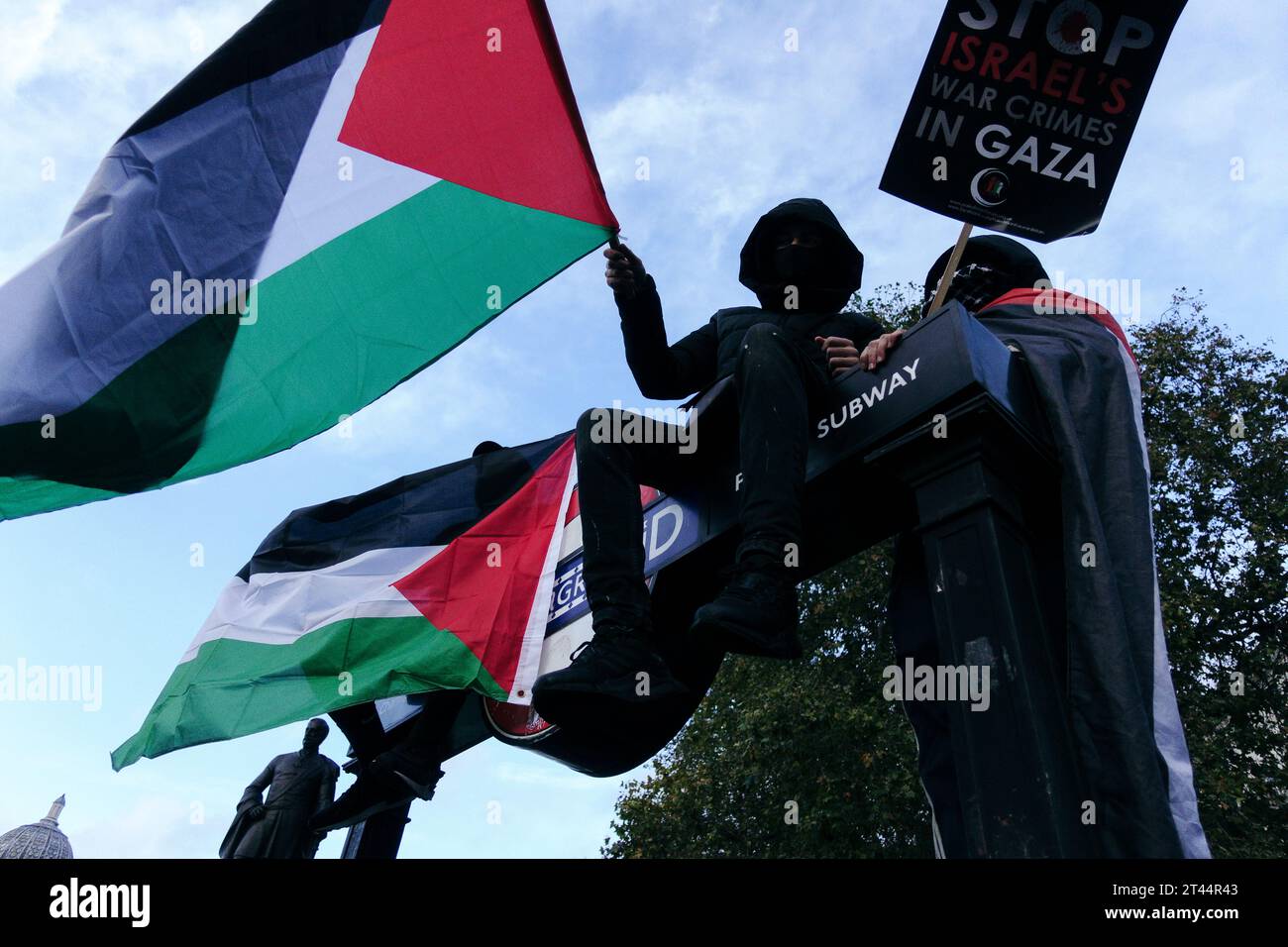 London, UK. 28th October 2023 Estimated hundreds of thousands march in ...
