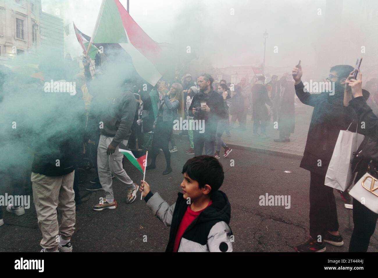 London, UK. 28th October 2023 Estimated hundreds of thousands march in ...