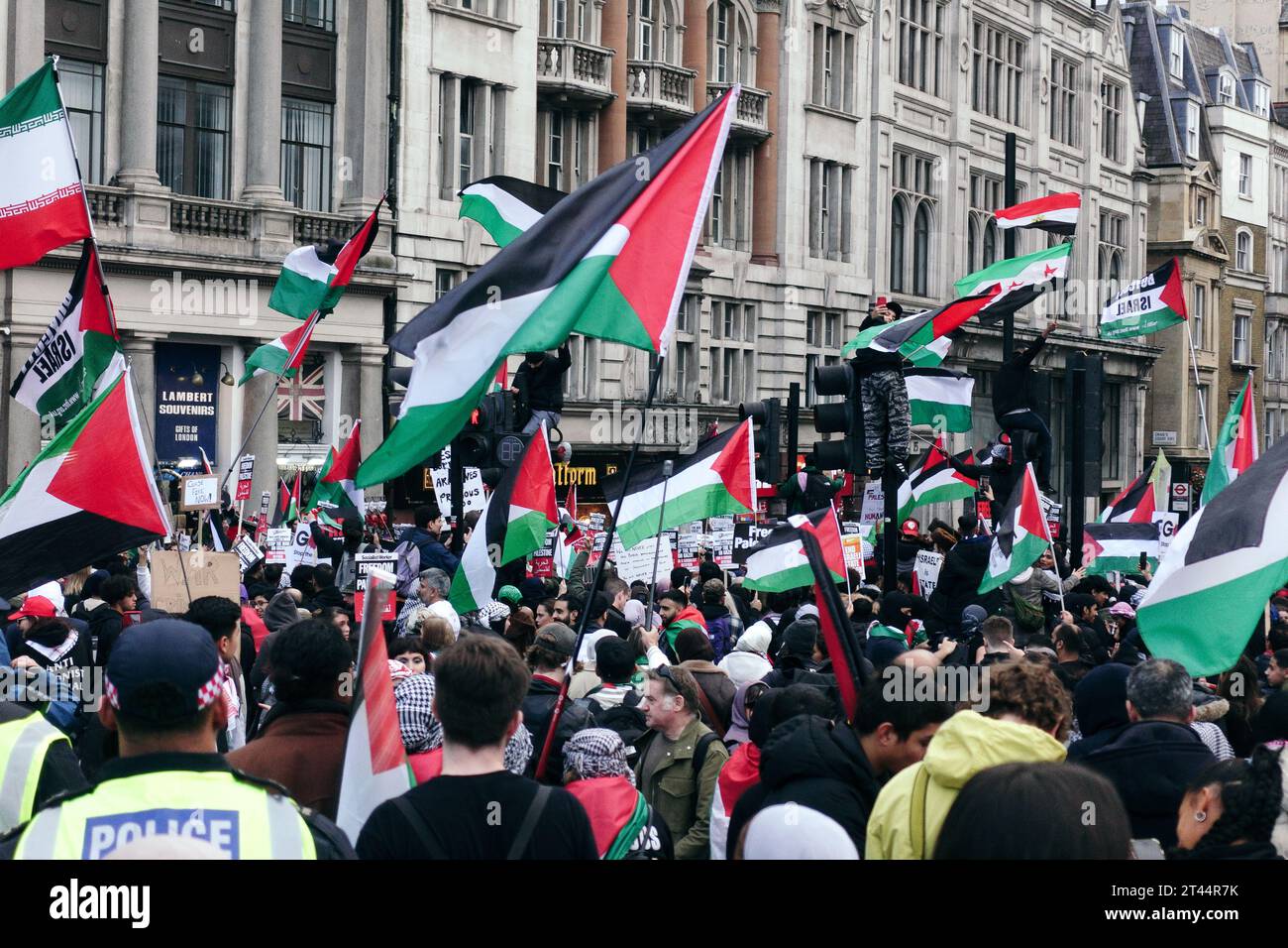 London, UK. 28th October 2023 Estimated hundreds of thousands march in ...