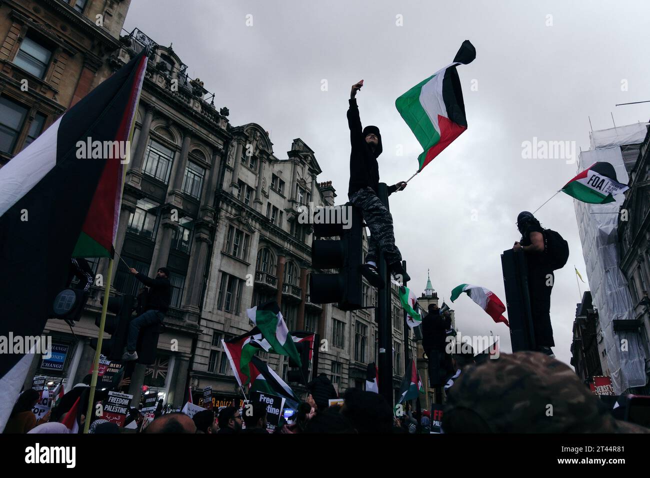 London, UK. 28th October 2023 Estimated hundreds of thousands march in ...