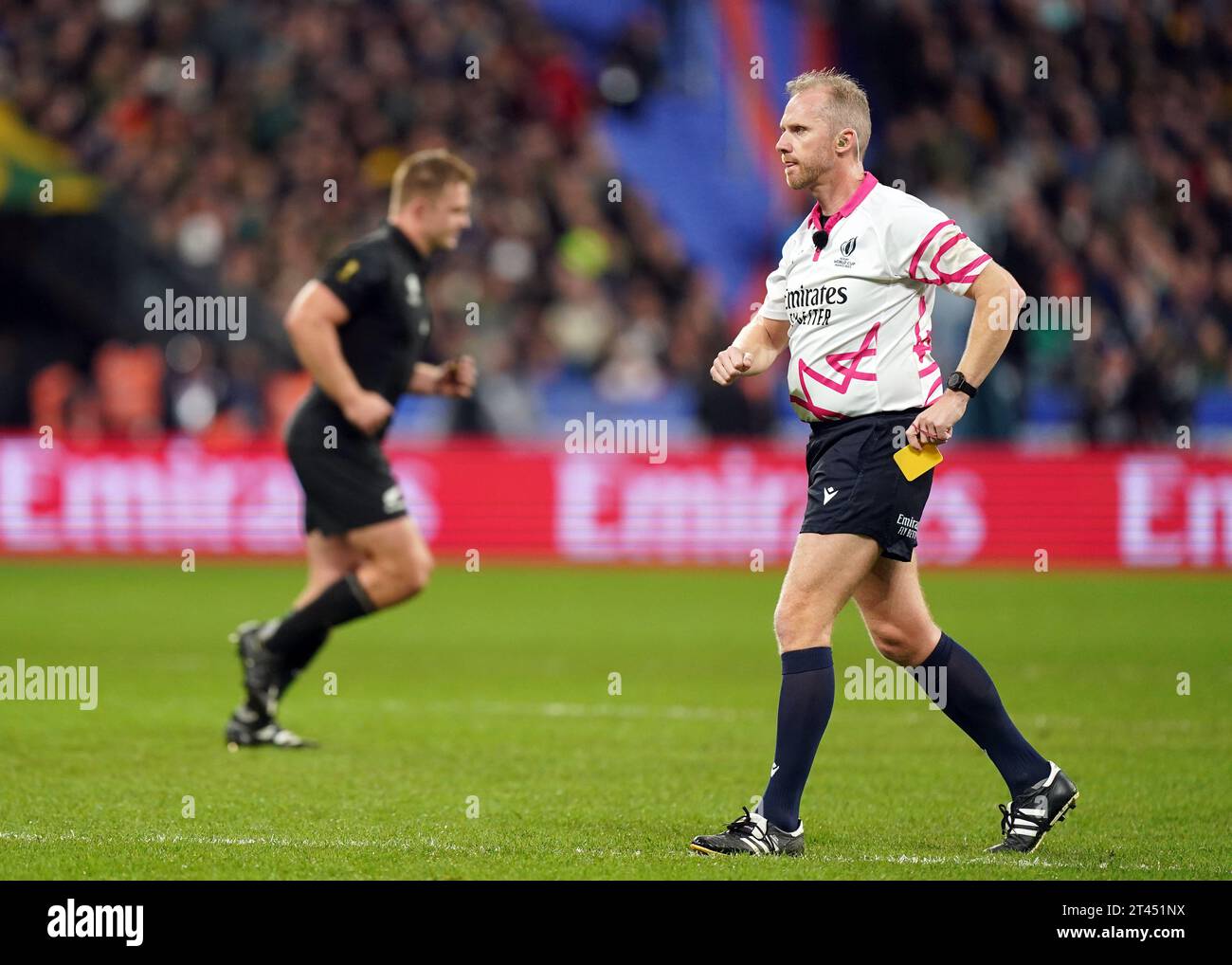 Red card rugby barnes hi-res stock photography and images - Alamy