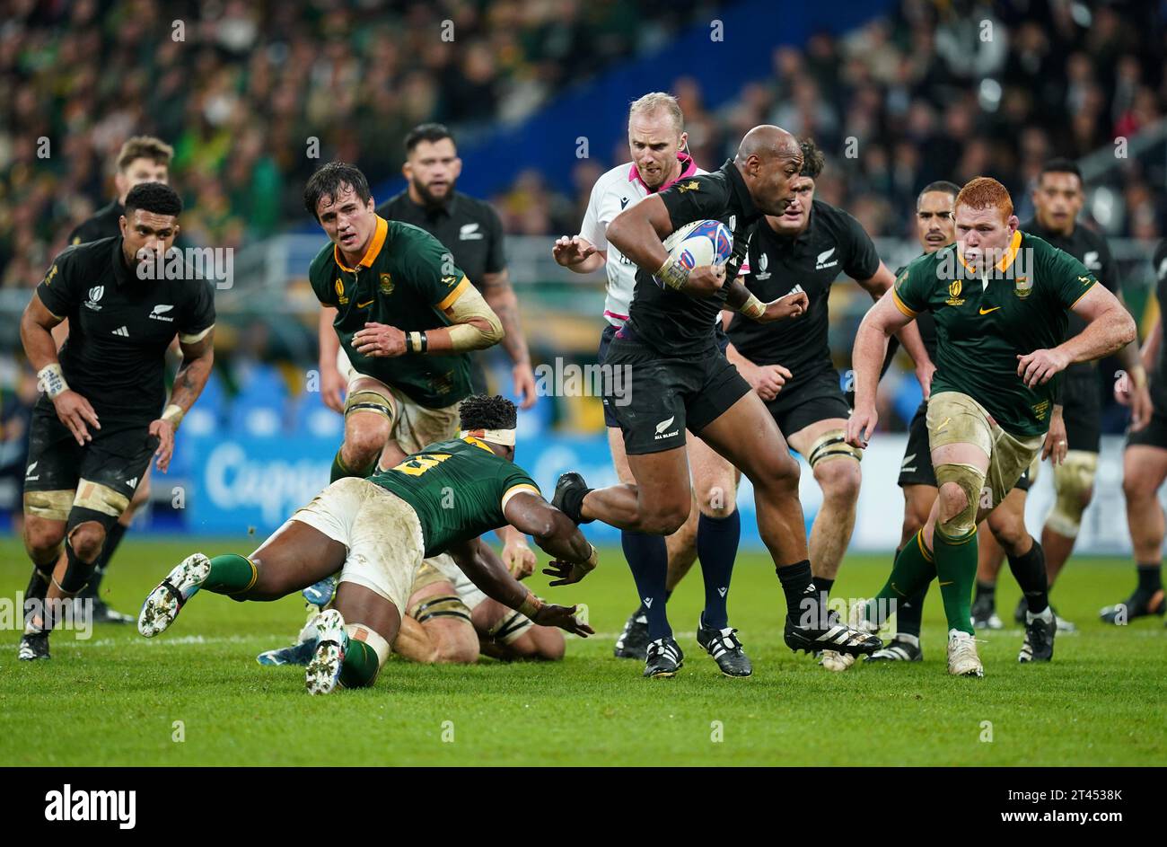 New Zealand's Mark Tele'a skips away from South Africa's Siya Kolisi ...