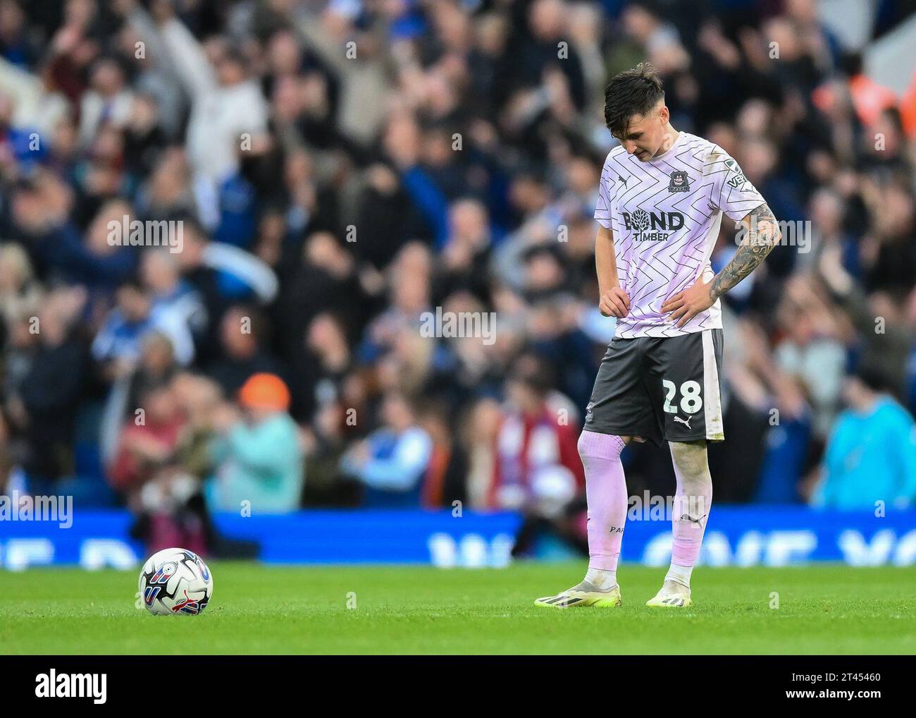 Luke Cundle #28 of Plymouth Argyle during the Sky Bet Championship ...