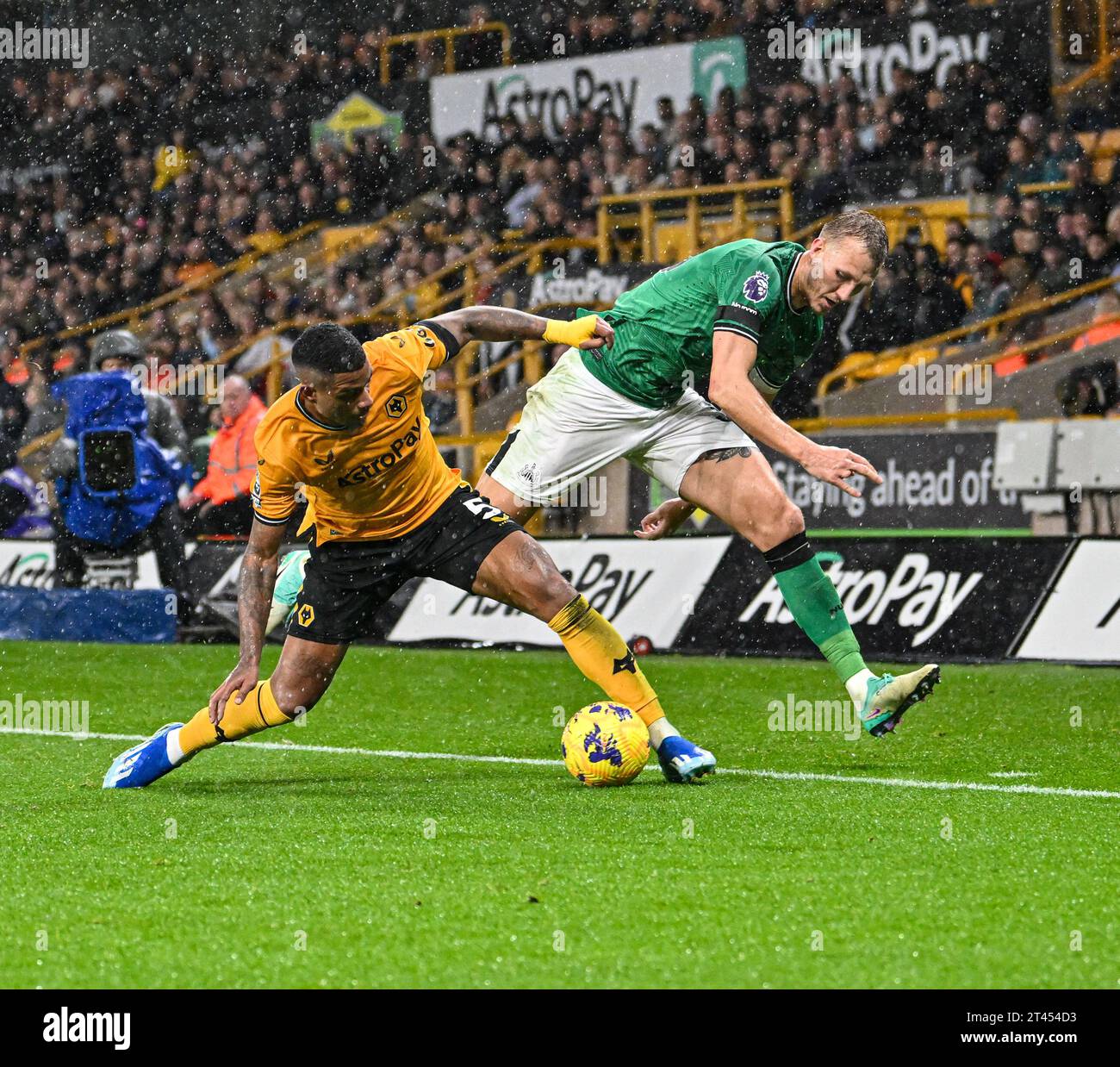 28th October 2023; Molineux Stadium, Wolverhampton, West Midlands ...