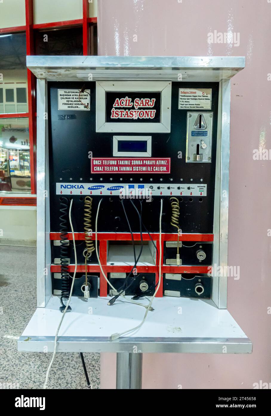 Coin paid Mobile phones charging station in Gaziantep bus station ...