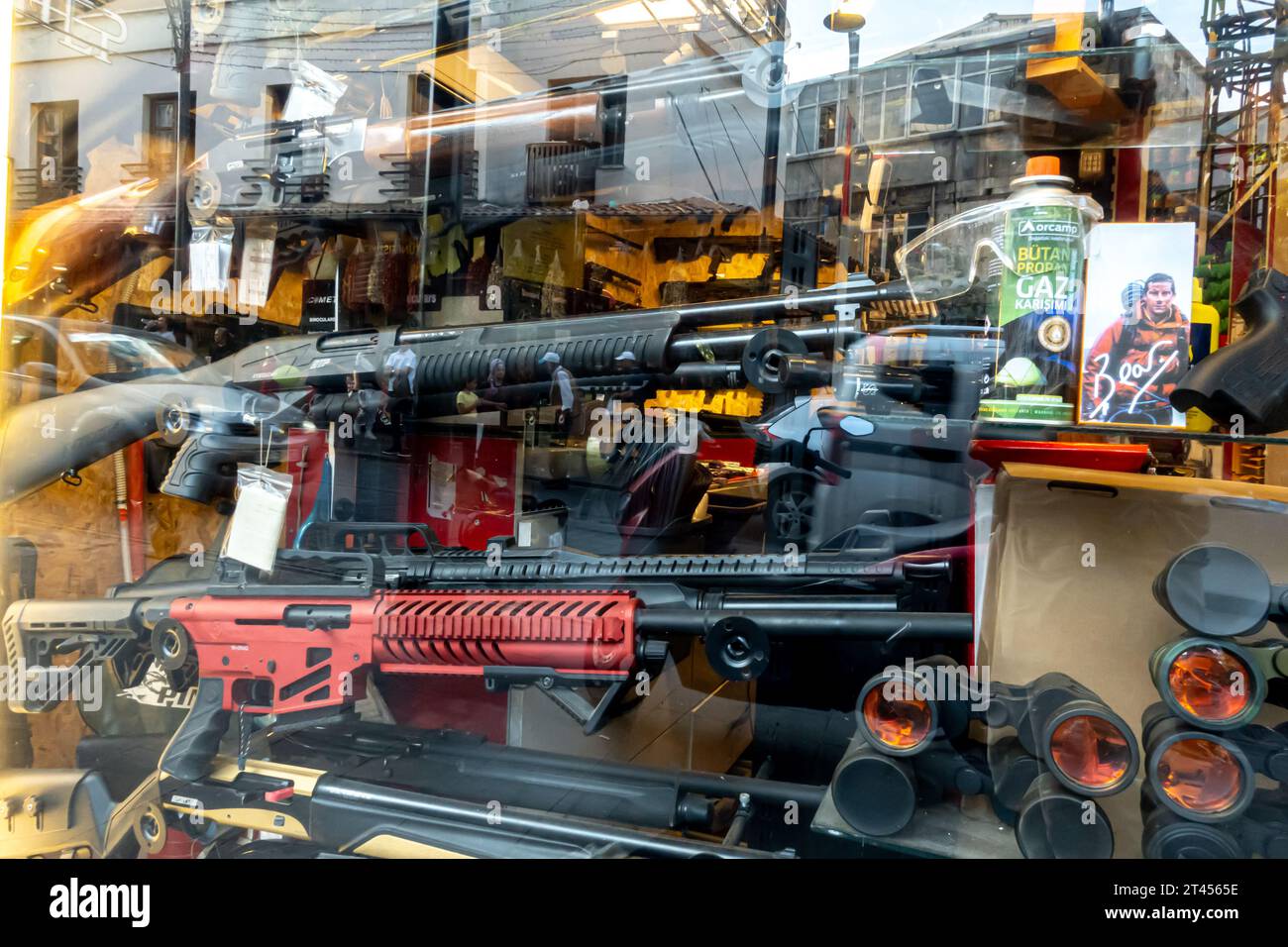 Gaziantep Turkey. Gun shop store window Stock Photo - Alamy