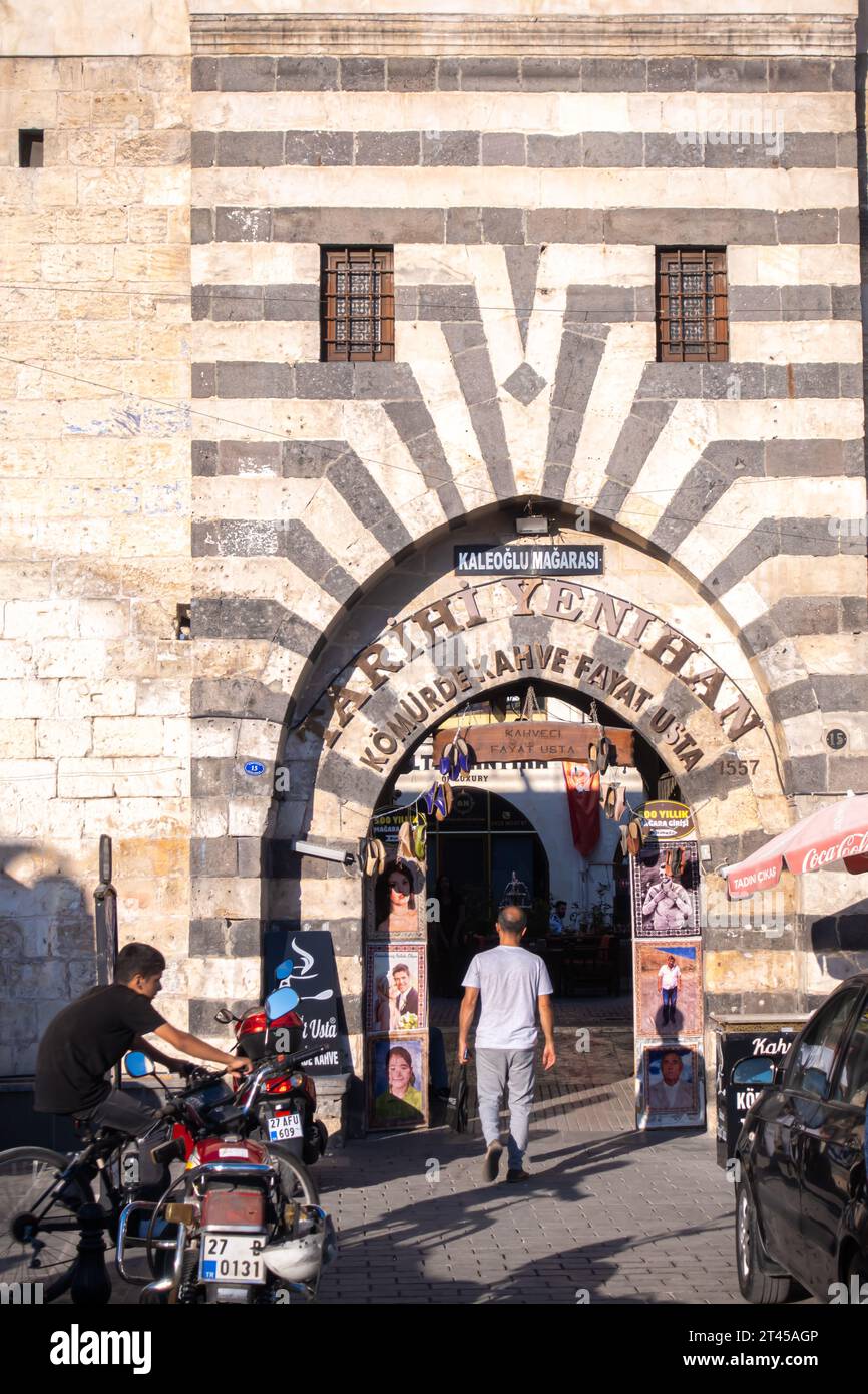 Tarihi Yeni Han yenuhan Gaziantep Turkey, historic cafe with Turkish ...