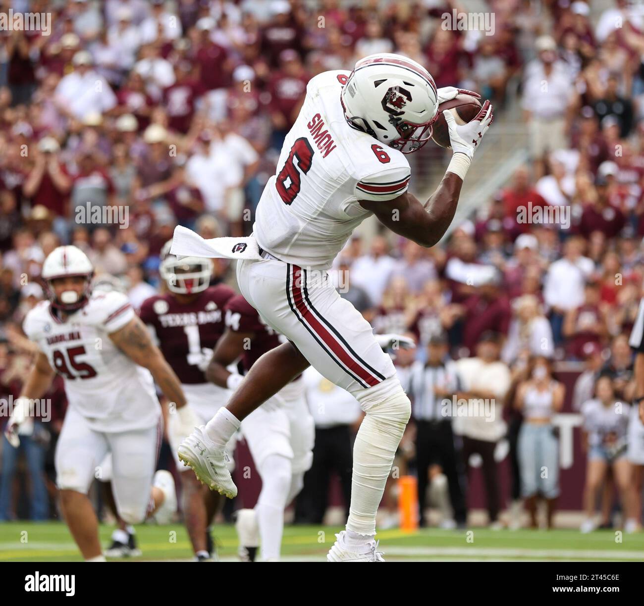 October 28, 2023: South Carolina tight end Joshua Simon (6) brings in a ...