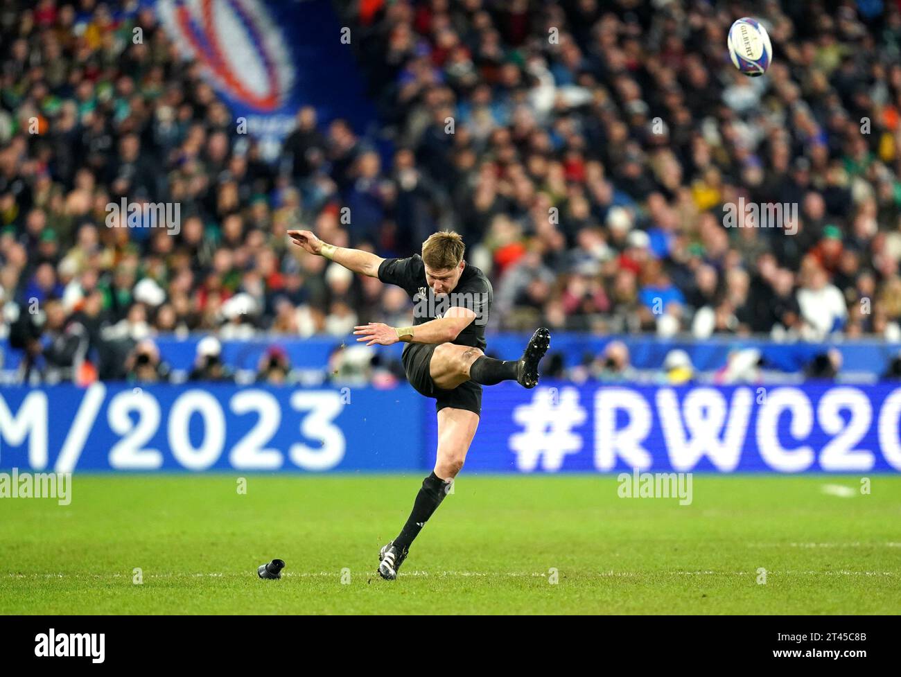 New Zealand's Jordie Barrett misses from a penalty during the Rugby ...