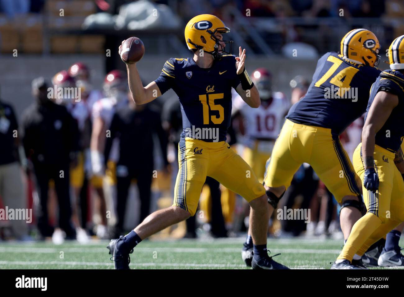 California quarterback Fernando Mendoza (15) looks to pass the ball ...