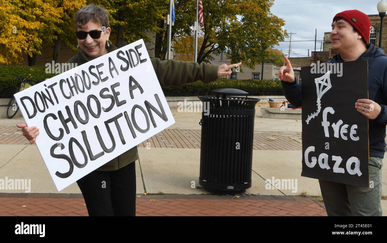 Racine, Wisconsin, USA. 28th Oct, 2023. Fifteen people with varying ...