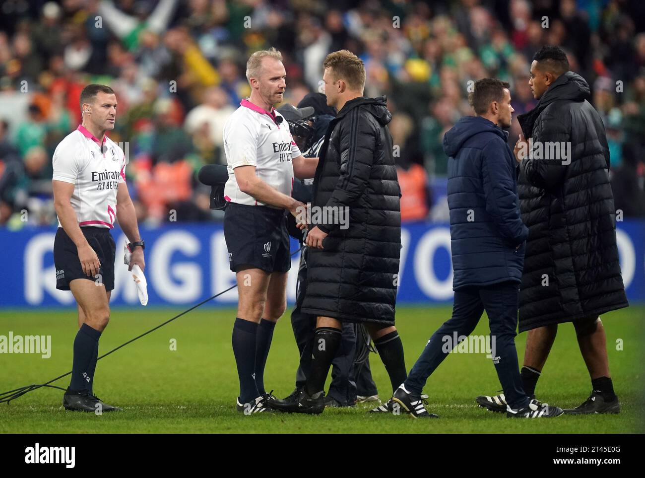 Red card rugby barnes hi-res stock photography and images - Alamy