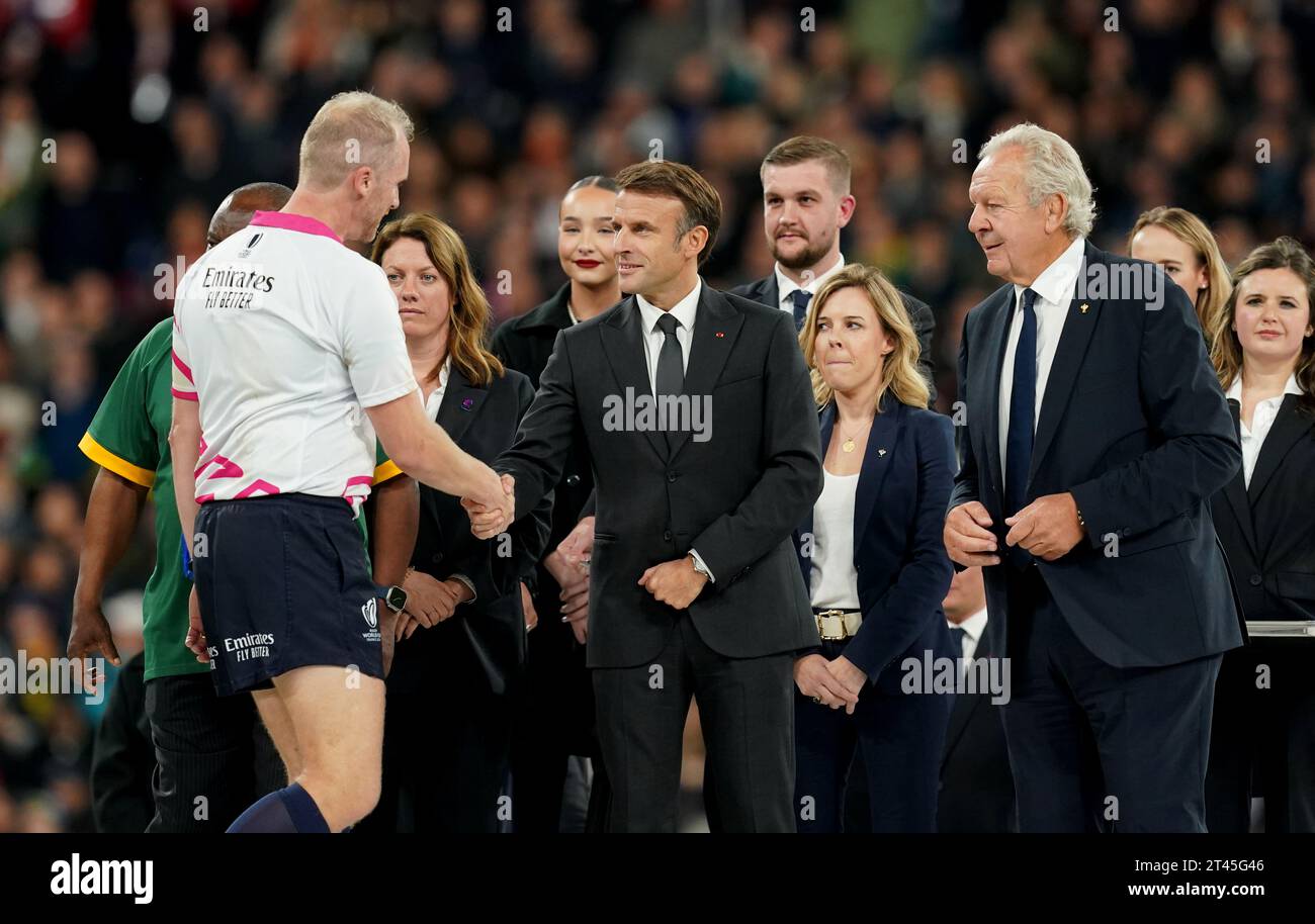 Referee Wayne Barnes shakes hands with President of France, Emmanuel ...