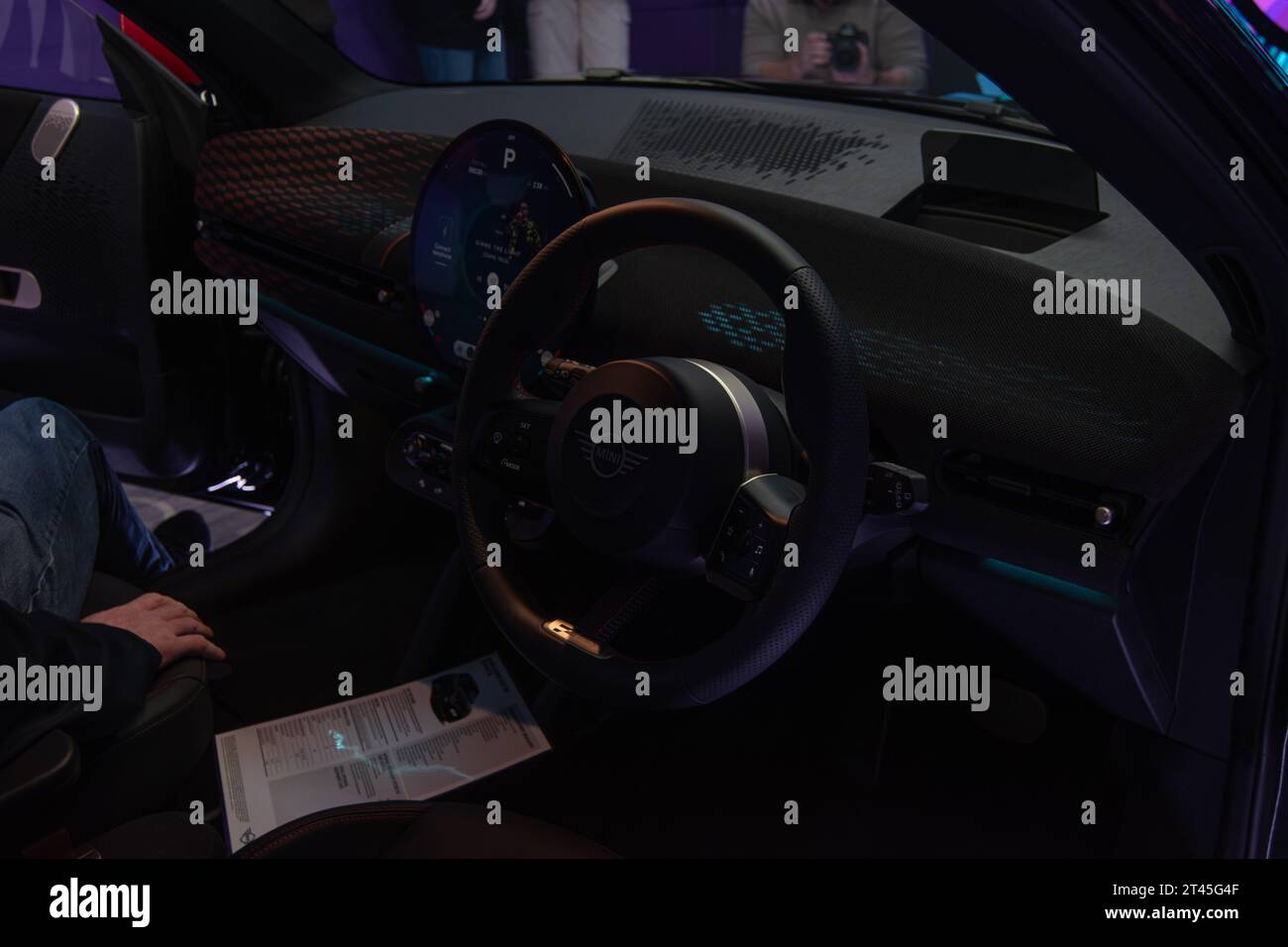 2024 Mini Cooper SE Sport Interior Stock Photo - Alamy