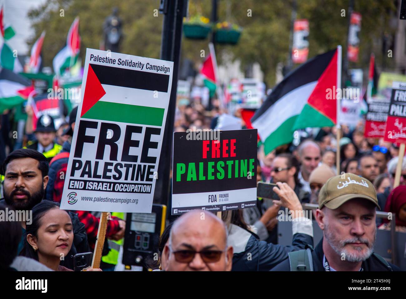London, UK. 28th Oct, 2023. A crowd of protestors march with ...
