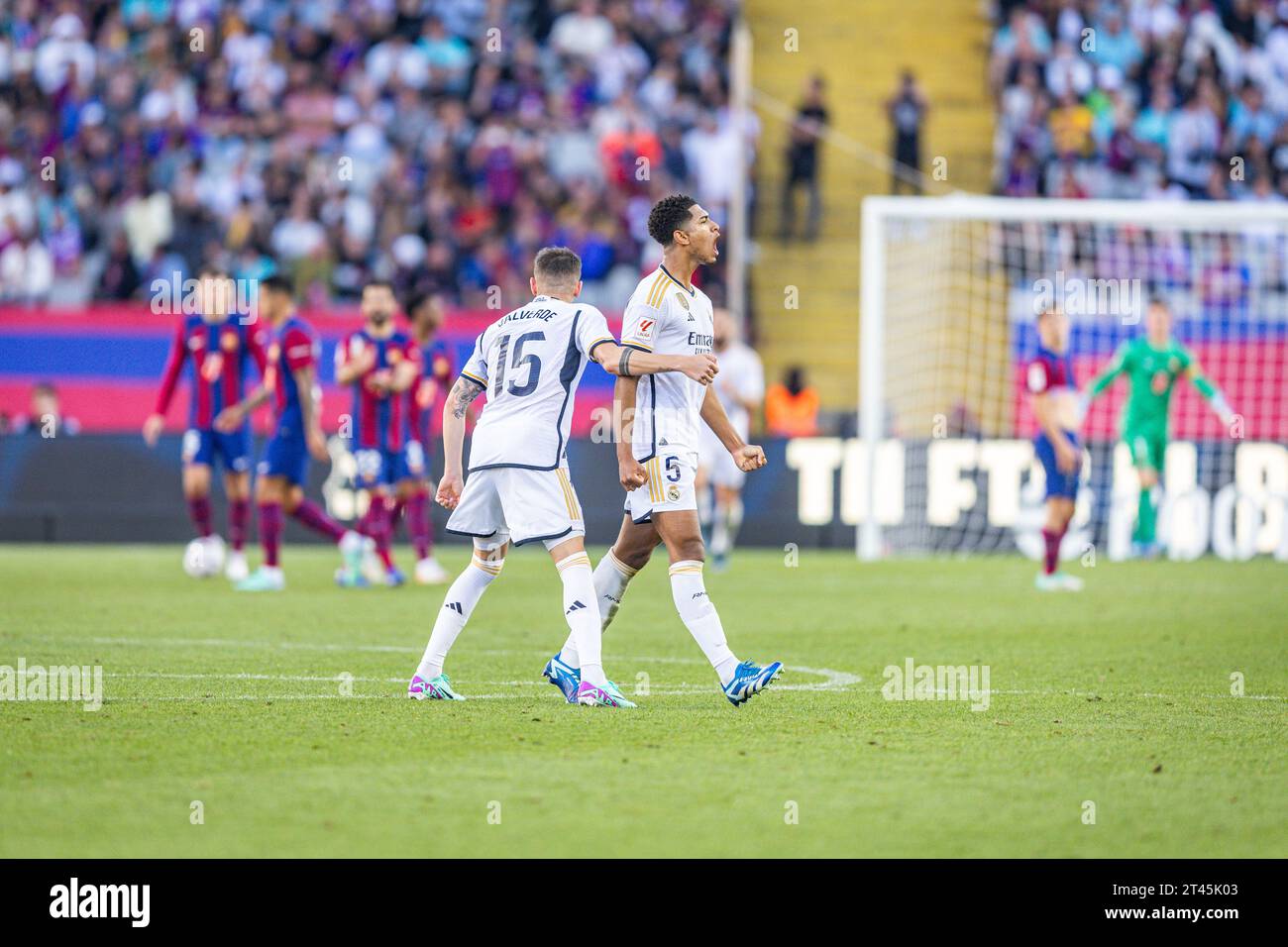 Barcelona, Spain. 28th Oct, 2023. Jude Bellingham (Real Madrid) (R ...