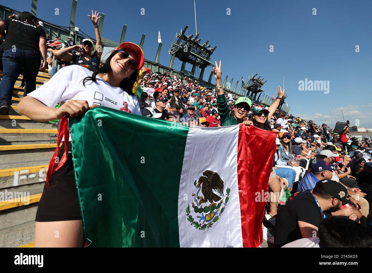 Mexico City, Mexico. 28th Oct, 2023. Circuit atmosphere - fans in the ...