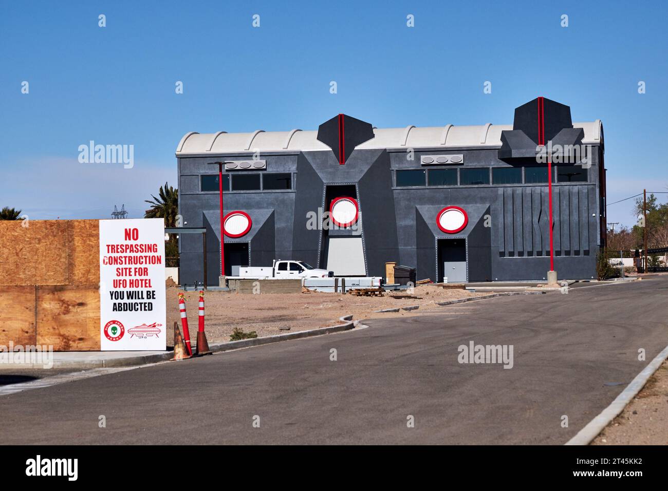 Baker, California, USA. 21st Jan, 2019. Construction continues on the ...