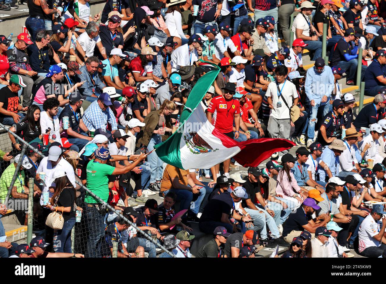 Mexico City, Mexico. 28th Oct, 2023. Circuit atmosphere - fans in the ...