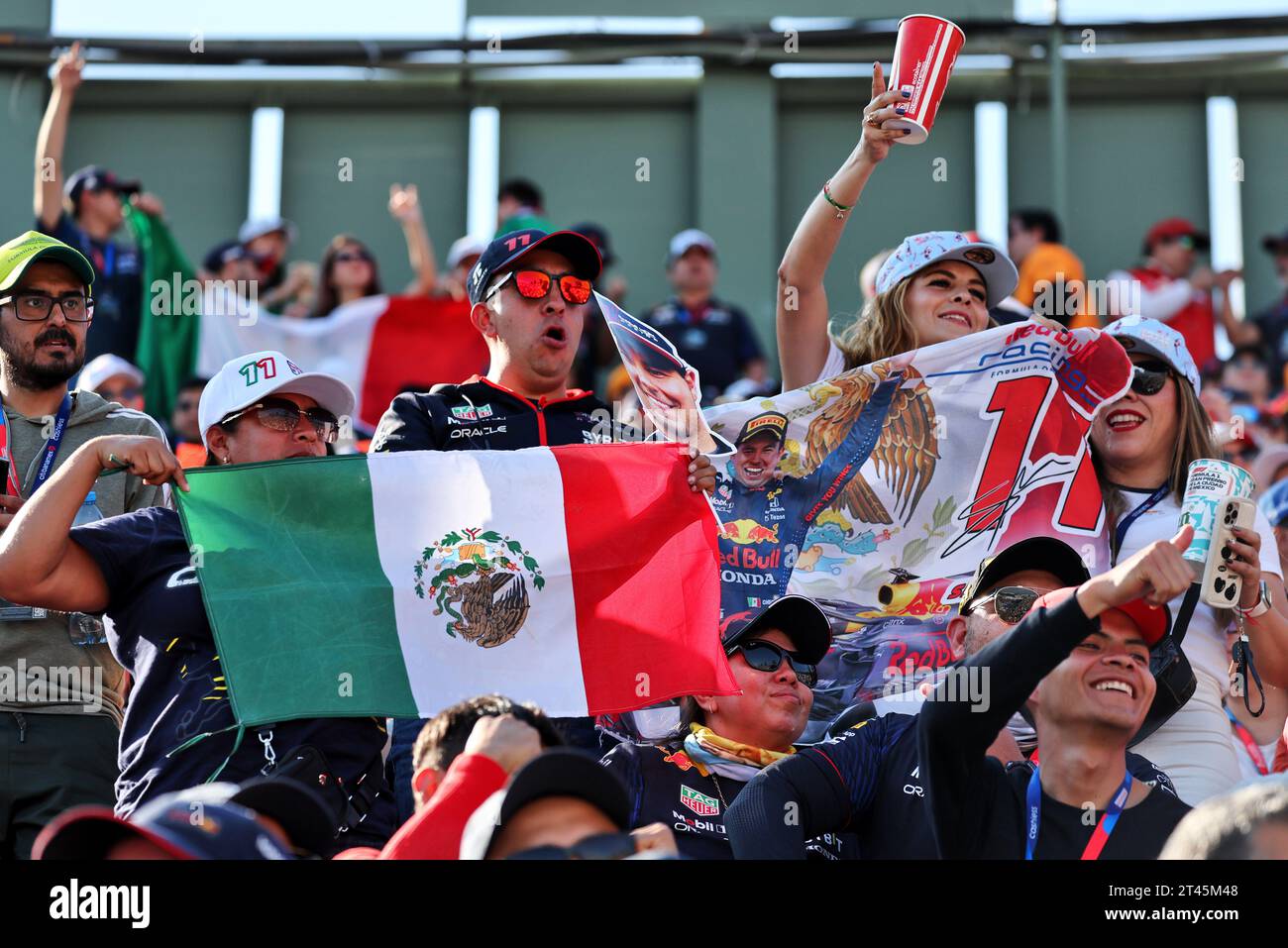 Mexico City, Mexico. 28th Oct, 2023. Circuit atmosphere - fans in the ...