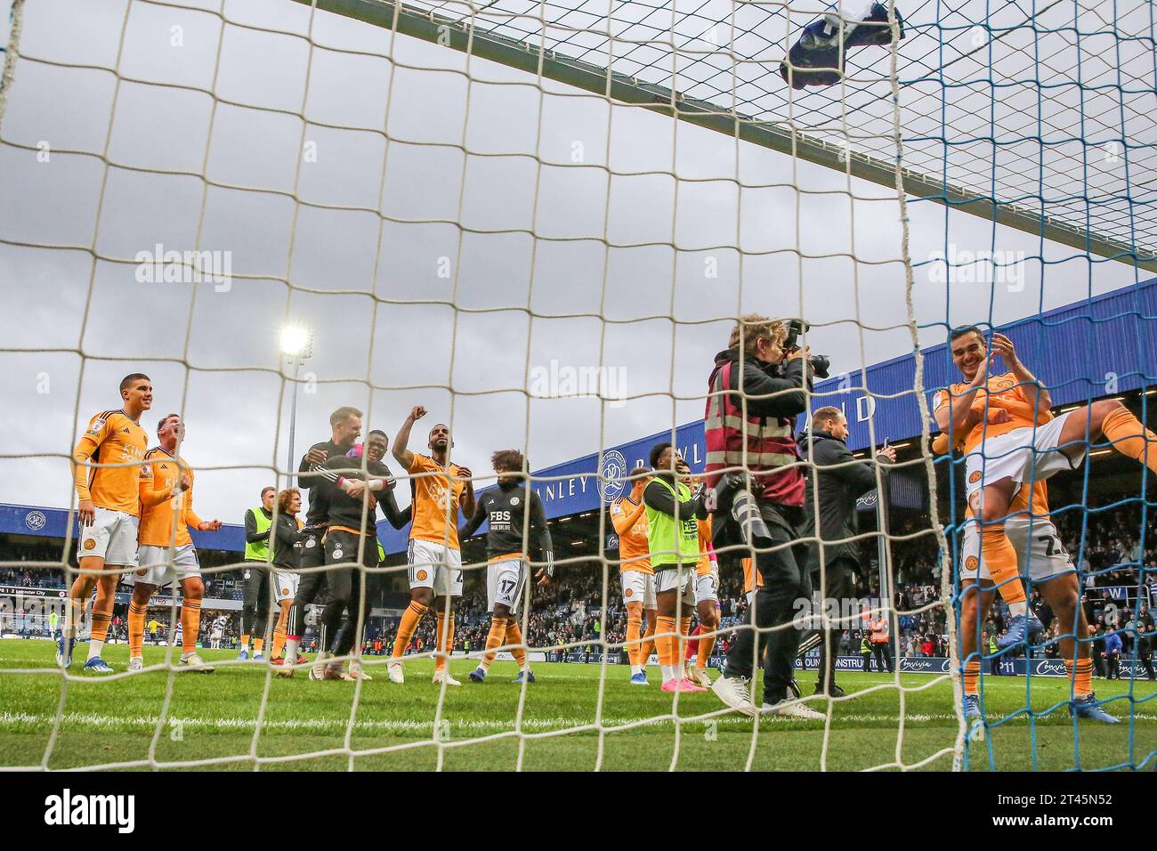 Leicester city midfielder harry winks 8 hi-res stock photography and ...